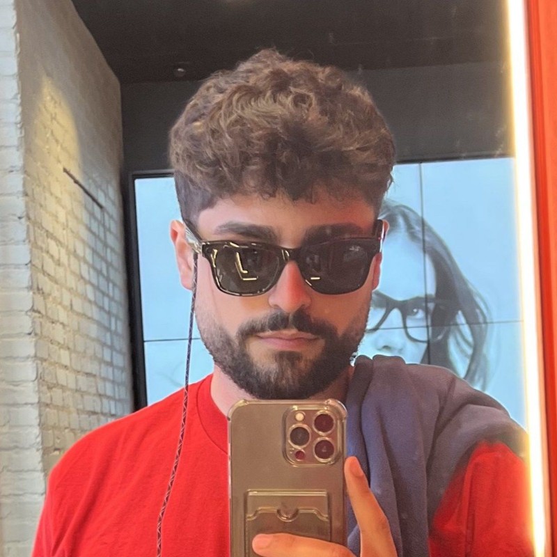 Dean Yeager(@dean18plus) | Snapchat 스토리, 스포트라이트 및 렌즈