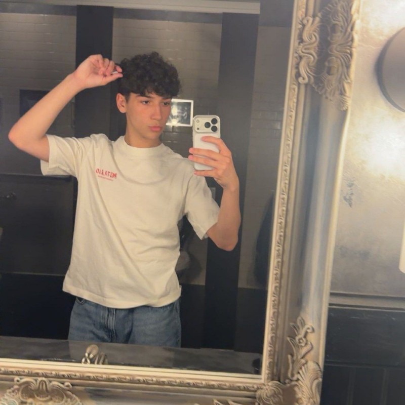 Dean (@deangiordano) | Snapchat Stories, Spotlight & Lenses