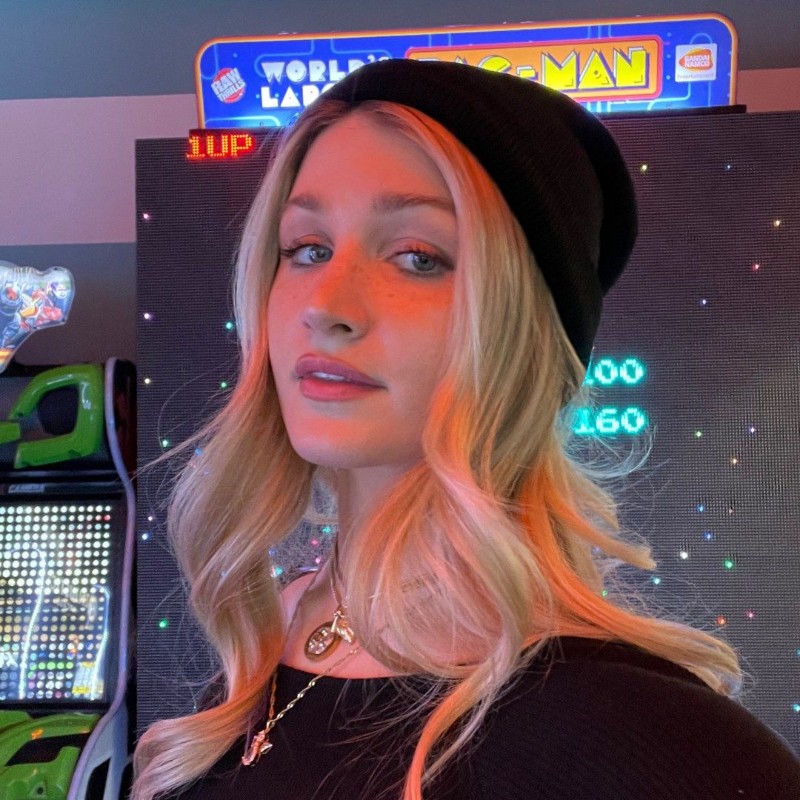 Delaney Glazer (@deeglazer) | Snapchat Stories, Spotlight & Lenses