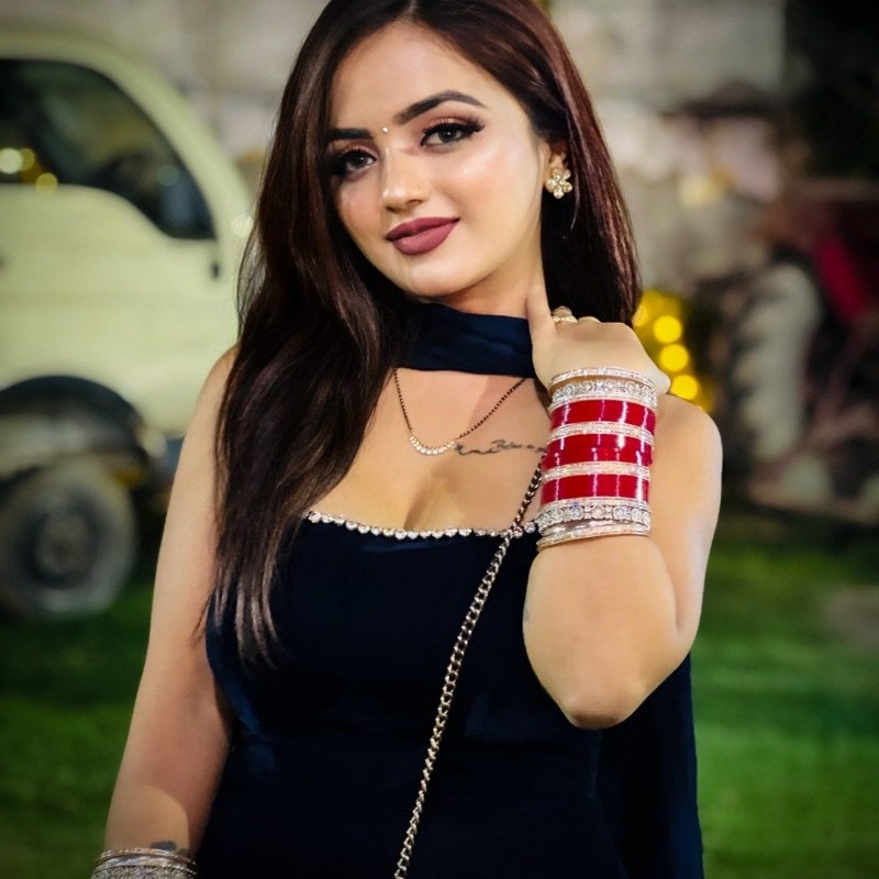 Simran Diwan (@deep_dumra) | Snapchat Stories, Spotlight & Lenses