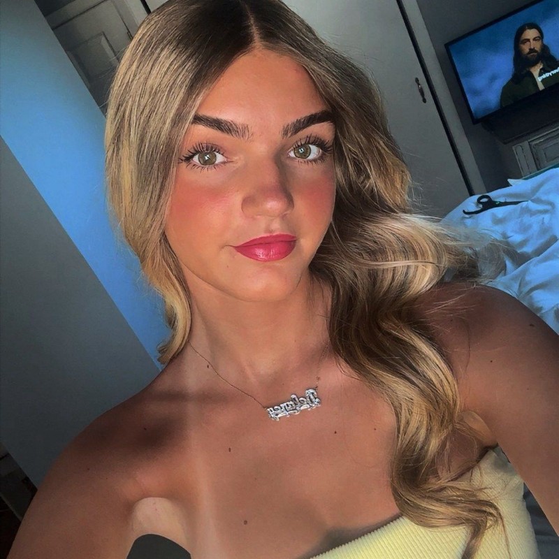 delaney☀︎︎ (@delaney.renart) | Snapchat Stories, Spotlight & Lenses