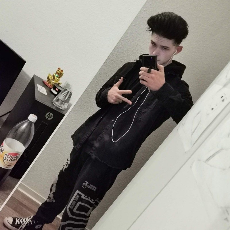 Xabxab_23 (@dennis_kassel) | Snapchat Stories, Spotlight and Lenses