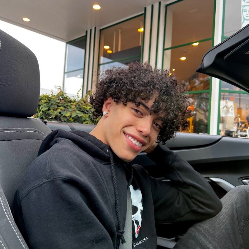 Derek Trendz (@derektrendz) | Snapchat Stories, Spotlight & Lenses