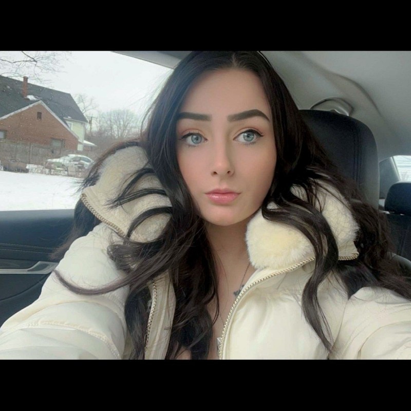 Desiree 💛 (@desireenicole00) | Snapchat Stories, Spotlight & Lenses