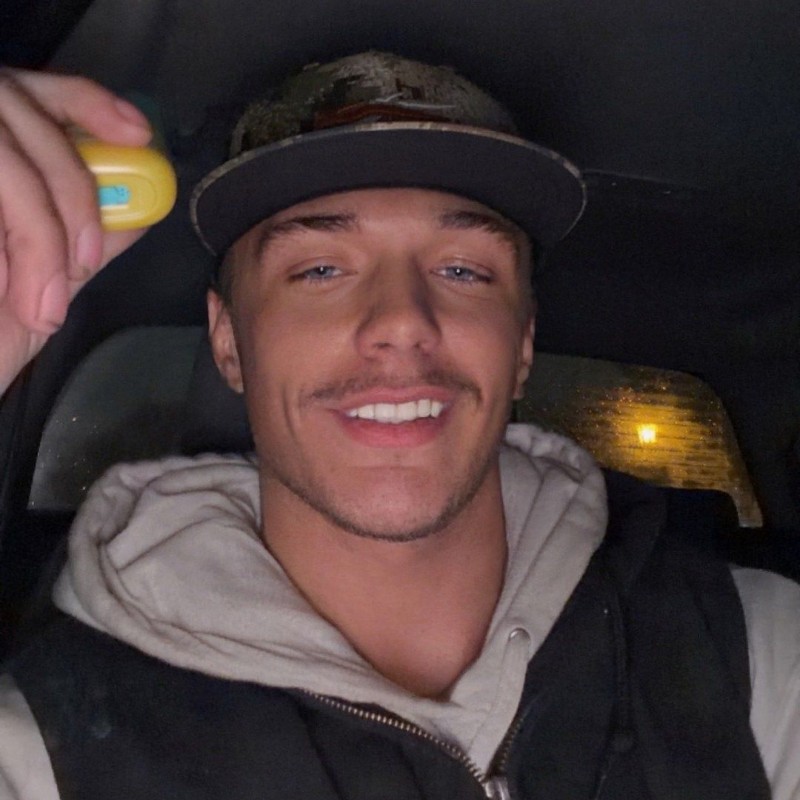Devon (@devonawarren) | Snapchat Stories, Spotlight & Lenses