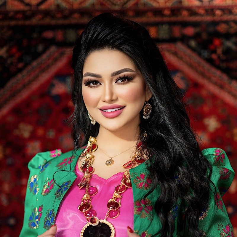 Dina Darzy | دینا دەرزی (@dina.darzy) | Snapchat Stories, Spotlight ...