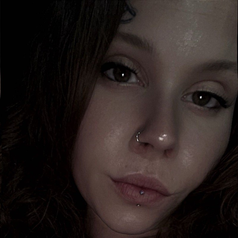 Ashley Thaxton (@ditzydingo) | Snapchat Stories, Spotlight & Lenses