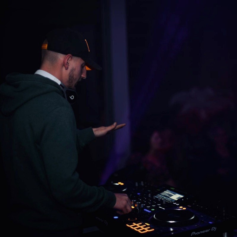 Dj James (@djjamesdance) | Snapchat Stories, Spotlight & Lenses