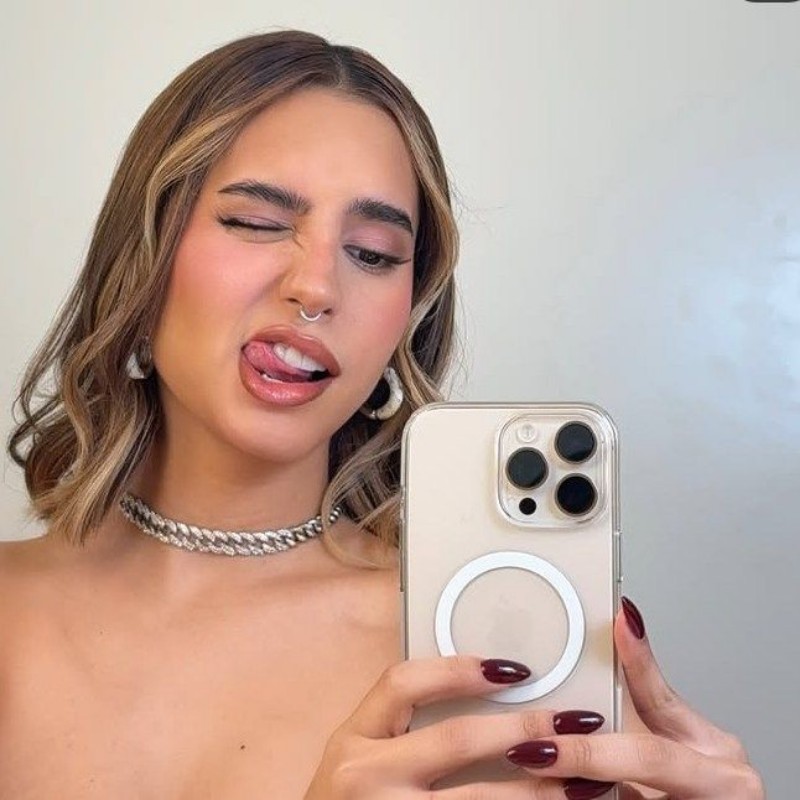 Domelipa (@dome_oficial1) | Snapchat Stories, Spotlight & Lenses