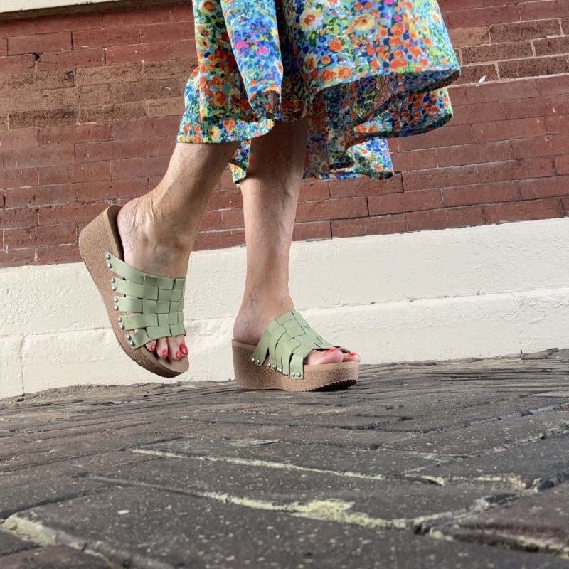 DowntownShoes (@downtownshoes) | Snapchat Stories, Spotlight & Lenses