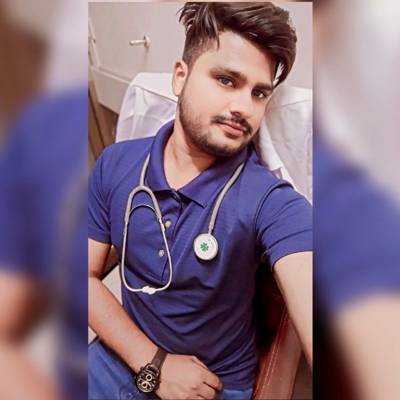 Dr. Azhar🥼🩺 (@dr.azhar2023) | Snapchat-Stories, Spotlight och linser