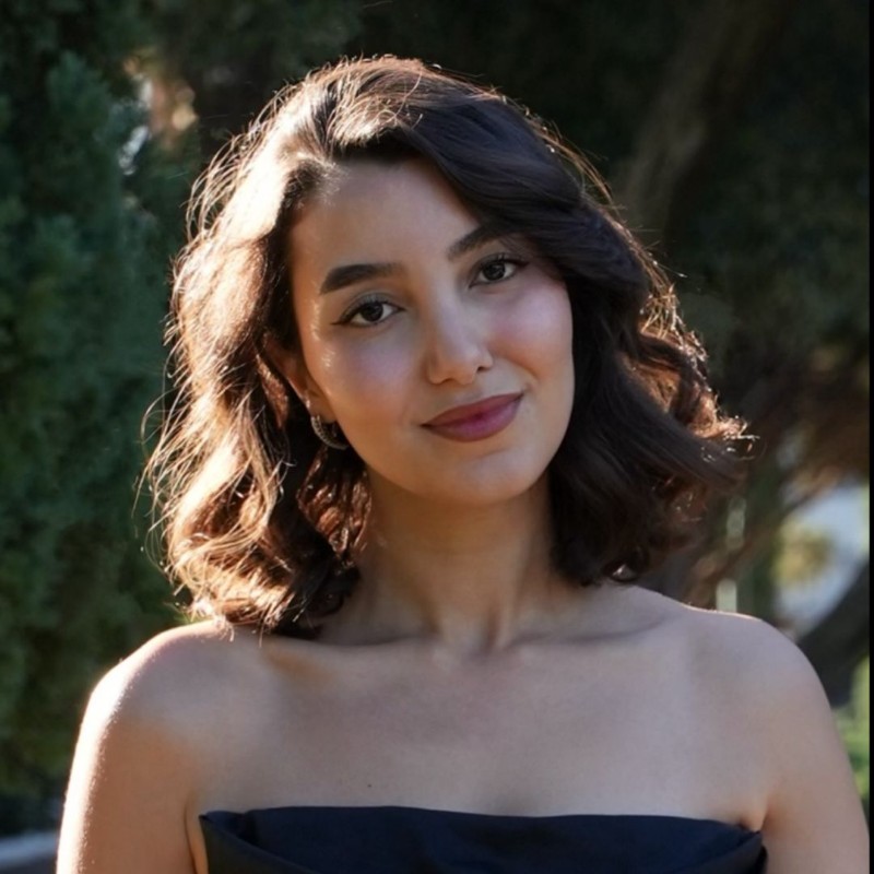 Maram Douzi (@dr.maramdouzi) | Snapchat Stories, Spotlight & Lenses