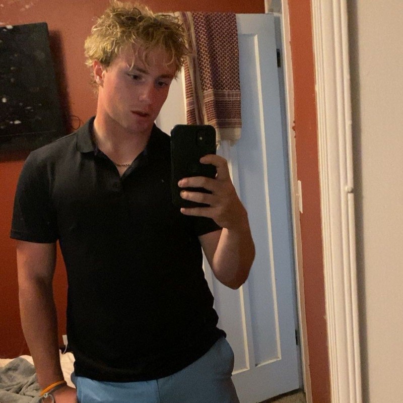 Drake (@drakejennings23) | Snapchat Stories, Spotlight & Lenses