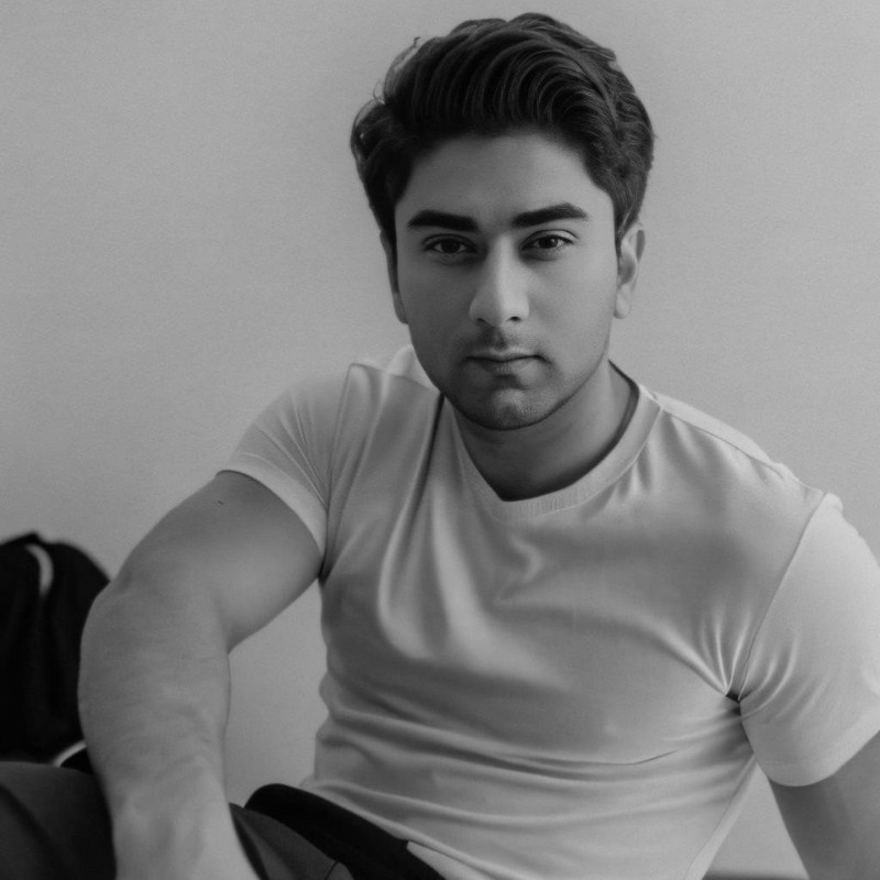 Dr Badar Khan 🇵🇰🇦🇪🥼 (@drbadarkhan) | Snapchat Verhalen, Spotlight en Lenzen