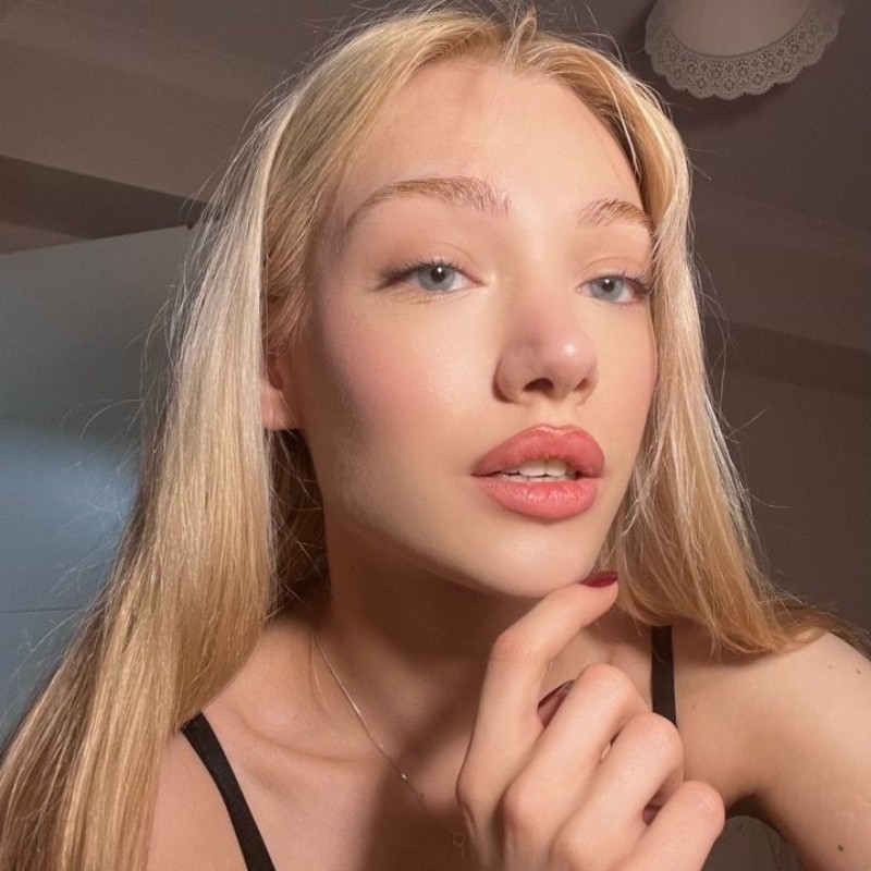 Duygu German (@duygu.grmn) | Snapchat Stories, Spotlight & Lenses