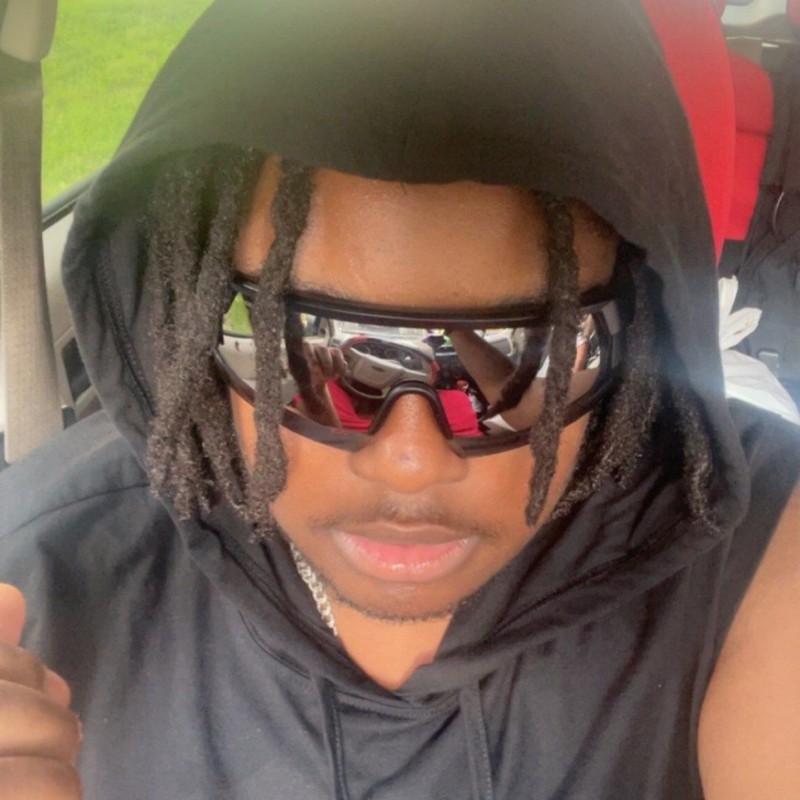 J3 (@ehs_jaree) | Snapchat Stories, Spotlight & Lenses