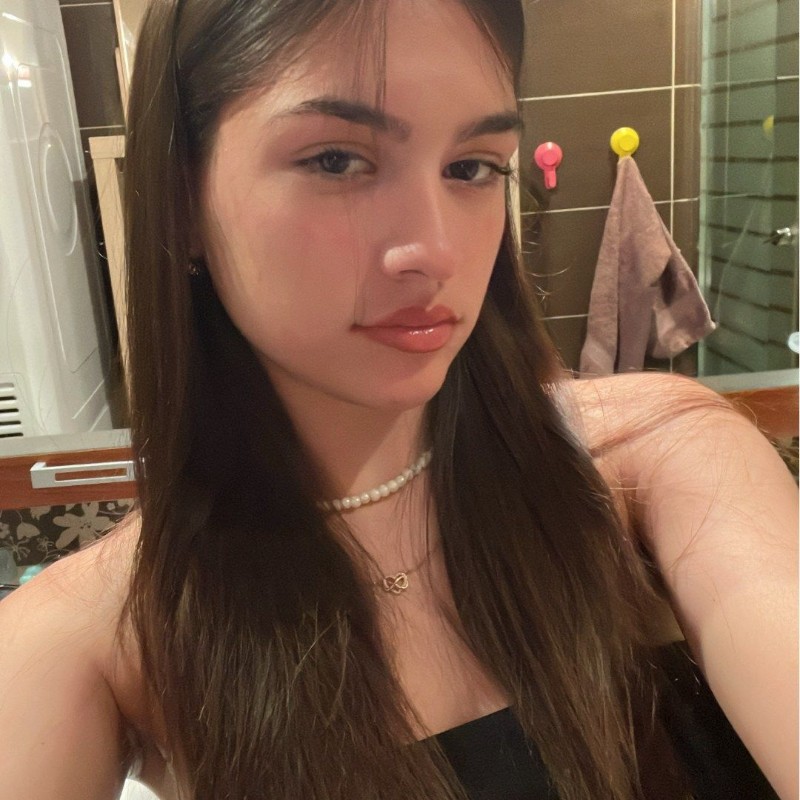 Elena Tape (@elenatapeeeee) | Snapchat Stories, Spotlight & Lenses
