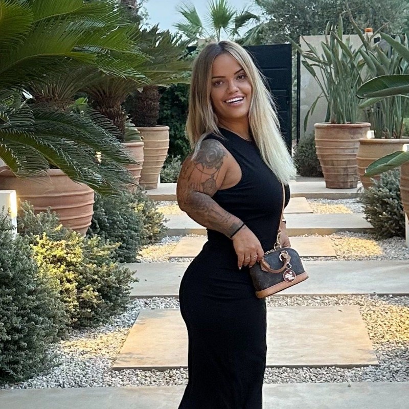 ELISA BUJ (@elisabuj) | Snapchat Stories, Spotlight & Lenses