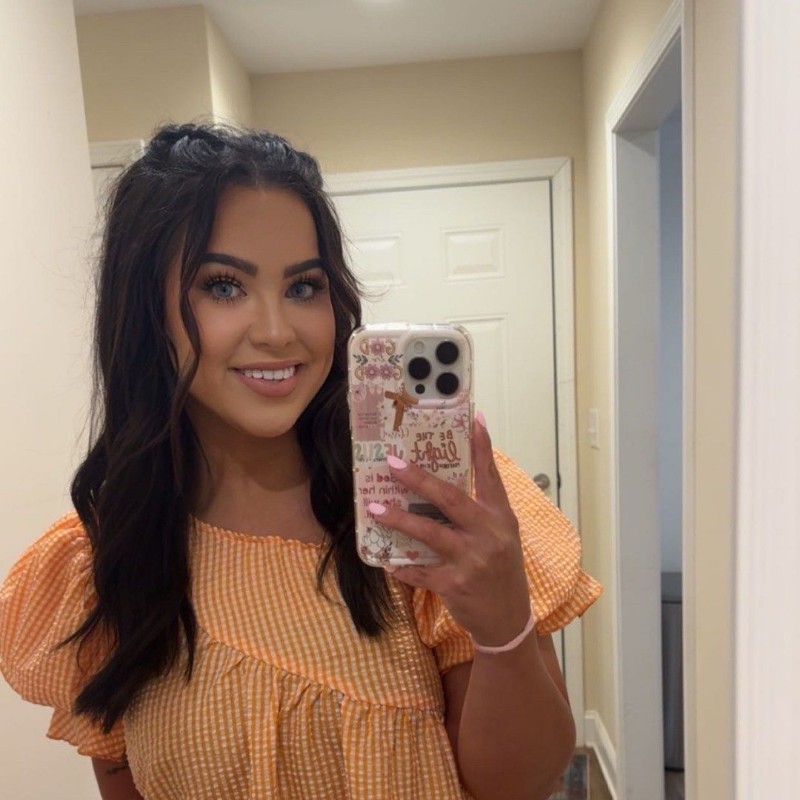 Elizabeth Shore (@elizabethshore1) | Snapchat Stories, Spotlight & Lenses