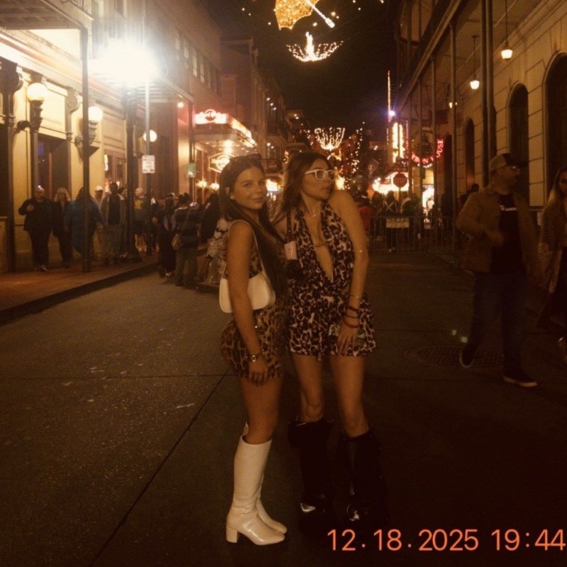 ella n (@ella.neely) | Snapchat Stories, Spotlight & Lenses