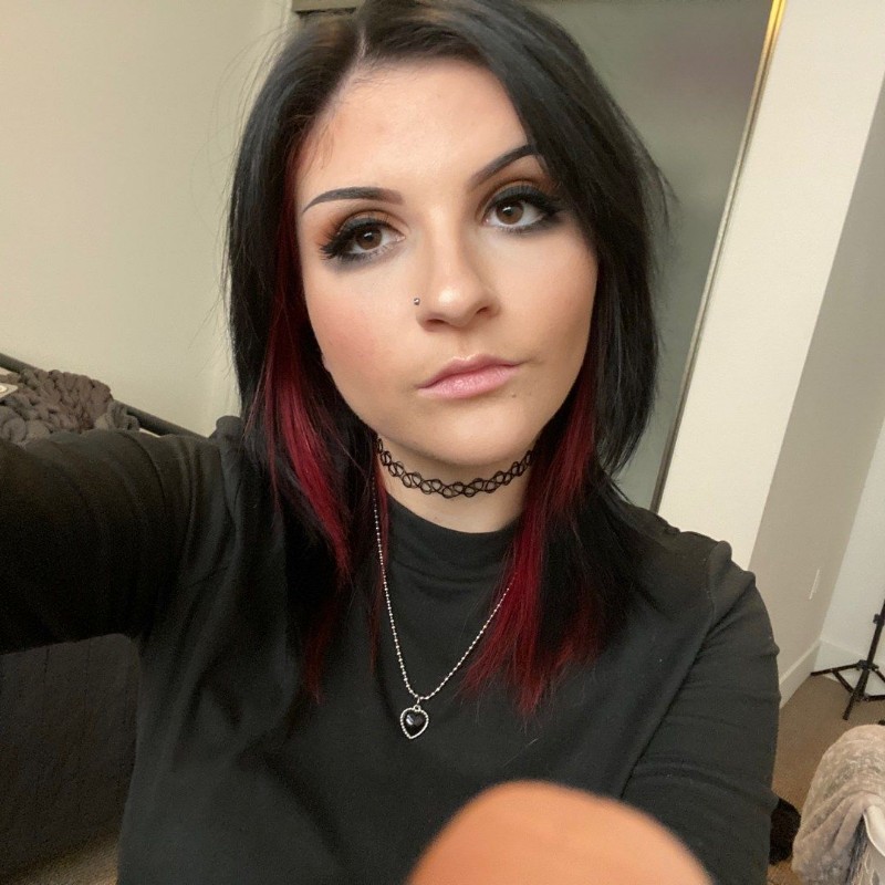 ellena (@ellenascarlet) | Snapchat Stories, Spotlight & Lenses