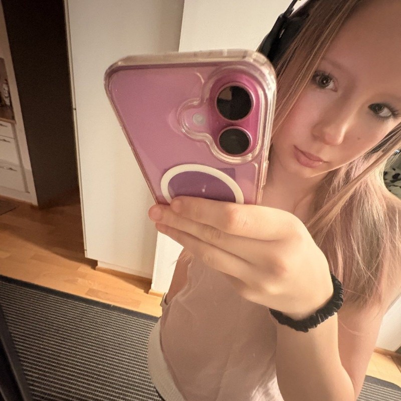 elli (@ellia-k) | Snapchat Stories, Spotlight & Lenses