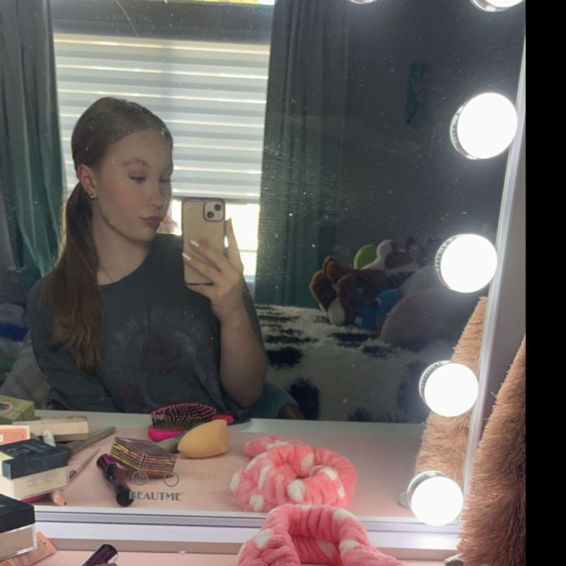 Ellie (@ellie_swan19) | Snapchat Stories, Spotlight & Lenses