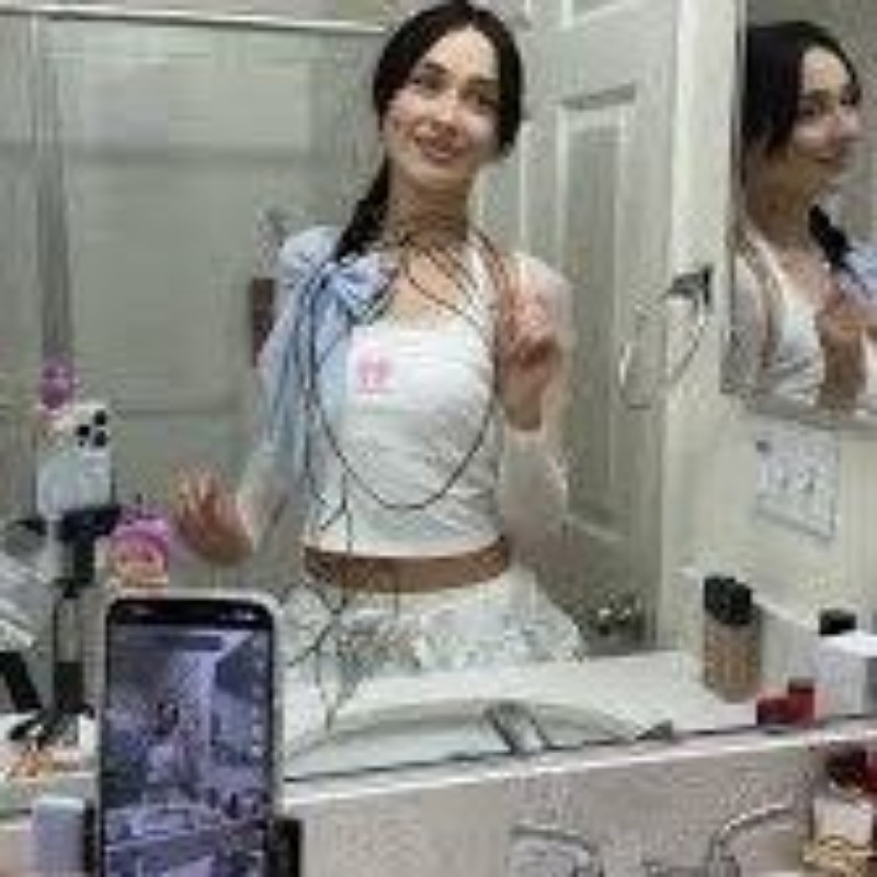 Elsa Arca (@elsaarca0) | Snapchat Stories, Spotlight & Lenses