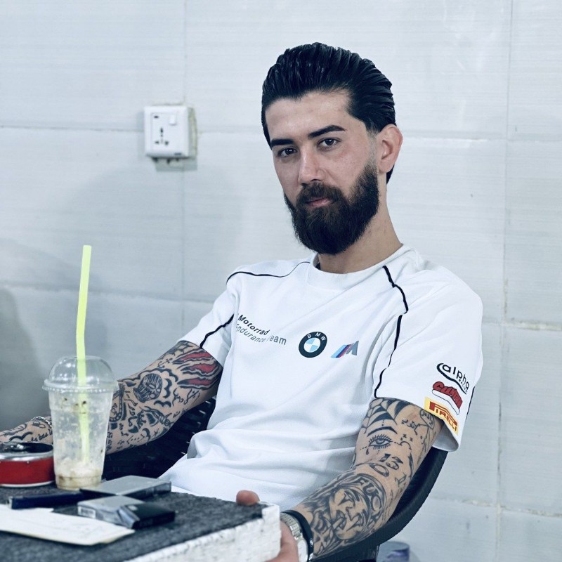 عیمە﮼ئیرانی🖤 (@emad.erani) | Snapchat Stories, Spotlight & Lenses