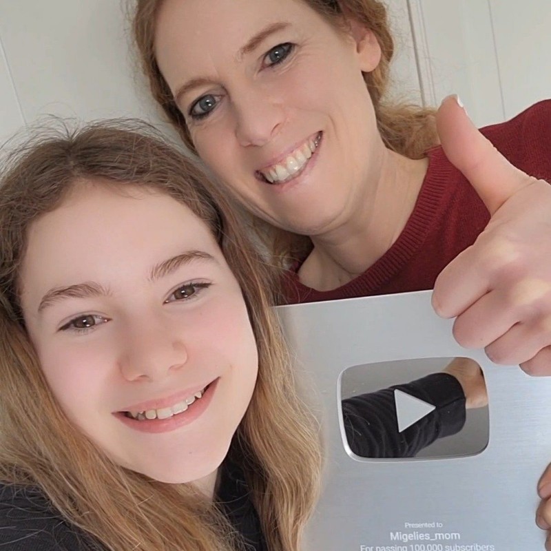 Emelie & Natascha (@emelie_natascha) | Snapchat Stories, Spotlight & Lenses