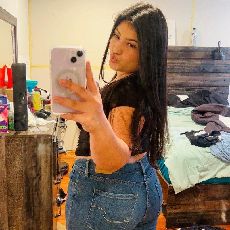 emery 🦋💛 (@emerynaomi) | Snapchat Stories, Spotlight & Lenses