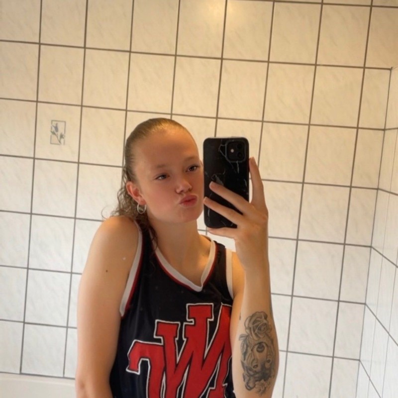 emily.2312 (@emily.231203) | Snapchat Stories, Spotlight & Lenses