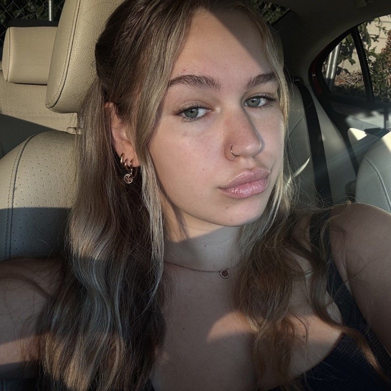 Emily🤍 (@emily.reinders) | Snapchat Stories, Spotlight & Lenses