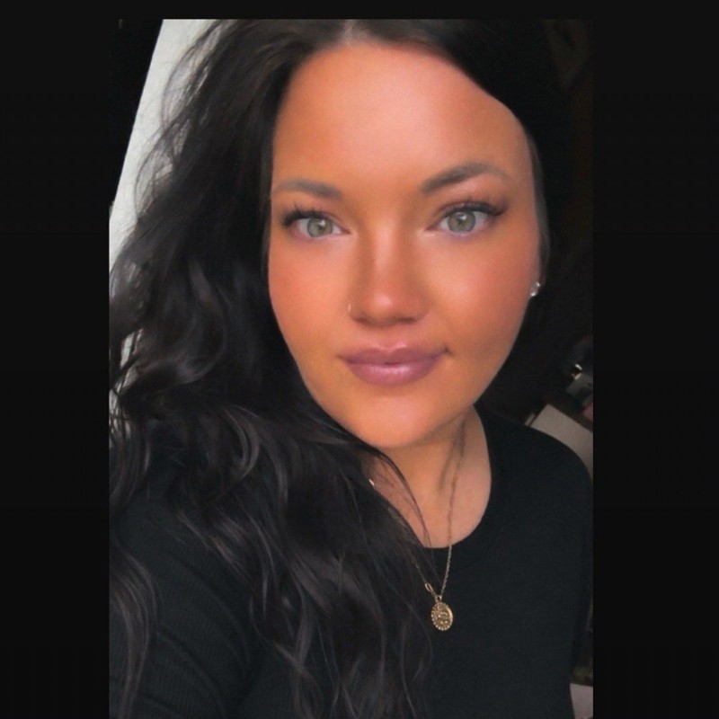 Emily Ewing (@emily032990) | Snapchat Stories, Spotlight & Lenses