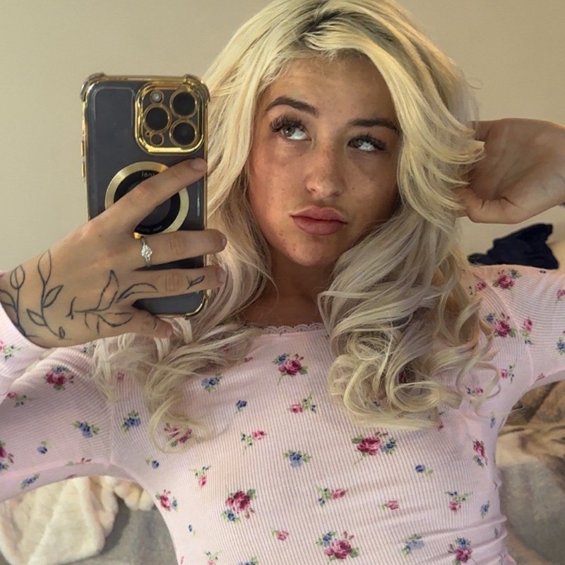Emily Louise (@emilylouisedonn) | Snapchat Stories, Spotlight & Lenses