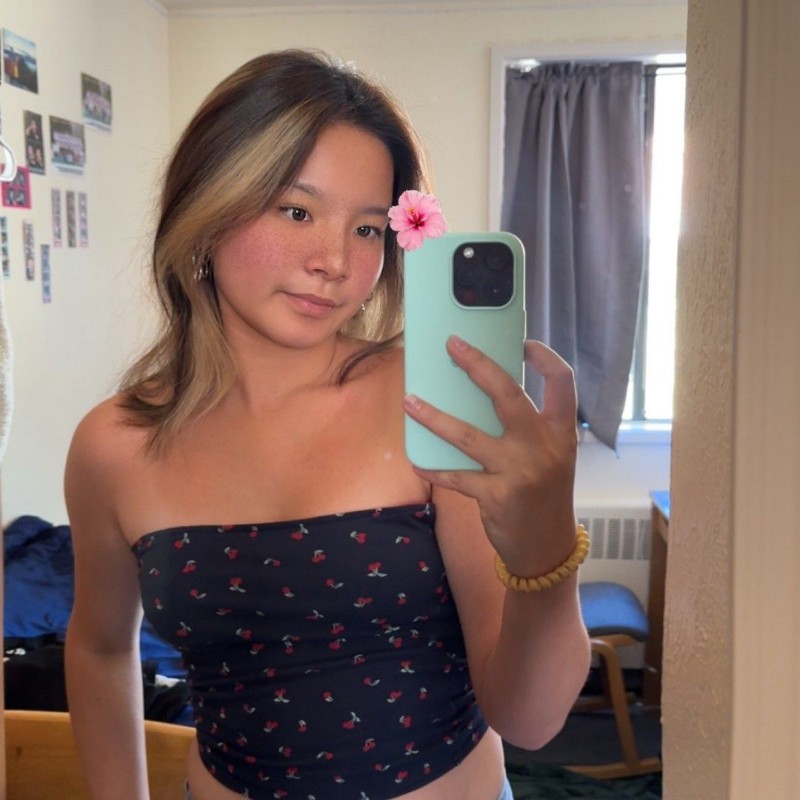 Emily Li (@emilylyccc) | Snapchat Stories, Spotlight & Lenses