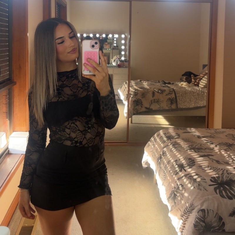 Emily Vassiliadis (@emilyvassili) | Snapchat Stories, Spotlight & Lenses