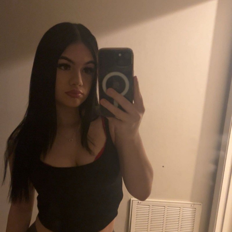 emma (@emmaxomcguire) | Snapchat Stories, Spotlight & Lenses