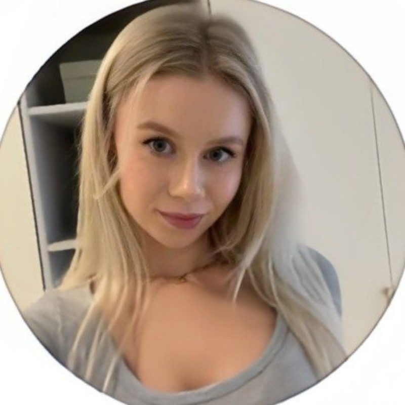 Em Rose 😘 (@emrosebydark25) | القصص ومنصّة "الأضواء" وعدسات Lens في ...