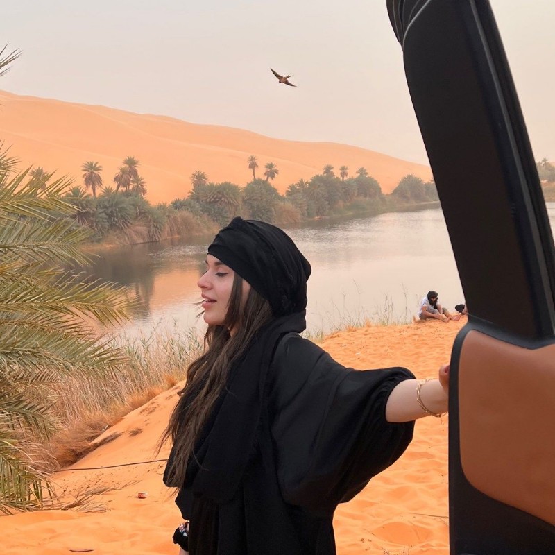 Enass Whida (@enass.w) | Snapchat Stories, Spotlight & Lenses