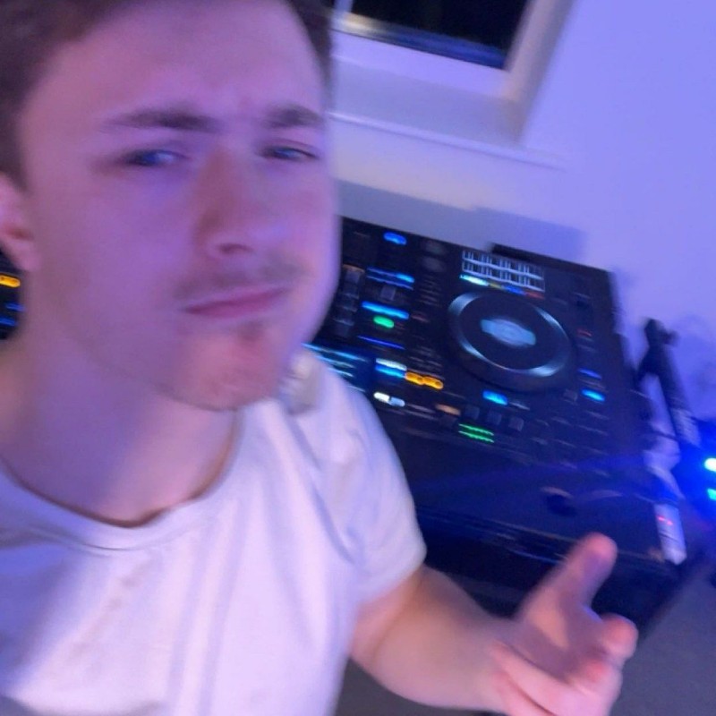 Brad_w (@epixo) | Snapchat Stories, Spotlight & Lenses