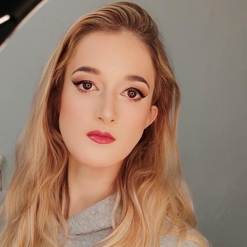 Savage Girl 🔥🖤 (@era.laura) | Snapchat Stories, Spotlight & Lenses