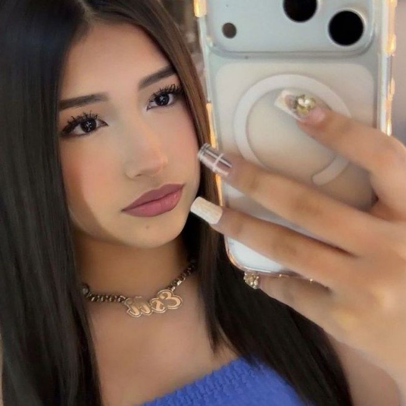 esli ! (@eslim.endez) | Snapchat Stories, Spotlight & Lenses