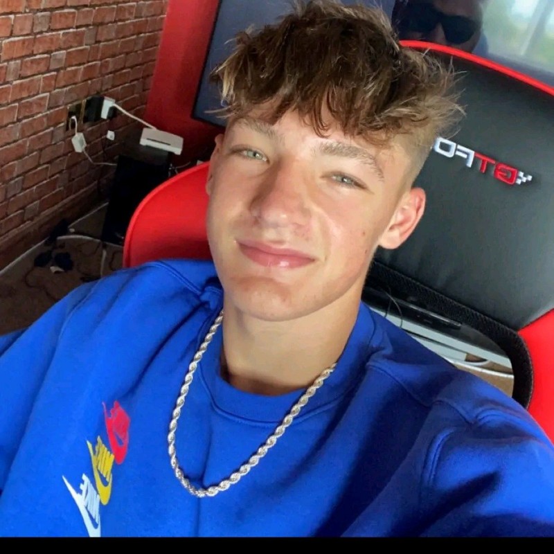 Ethan Stele (@ethan-stelee) | Snapchat Stories, Spotlight & Lenses