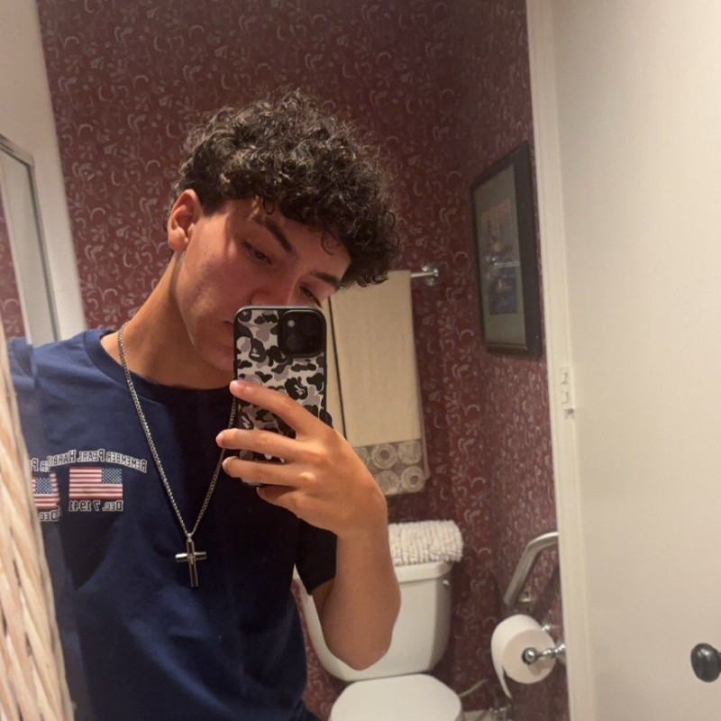 Ethan (@ethan_albaa) | Snapchat Stories, Spotlight & Lenses