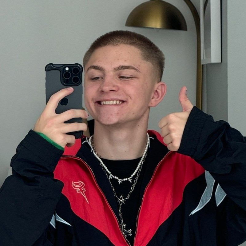 Evon Pluto (@evonnpluto) | Snapchat Stories, Spotlight & Lenses