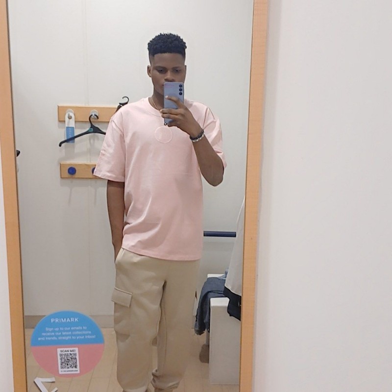 Famous (@famous_comedies) | Snapchat Stories, Spotlight & Lenses