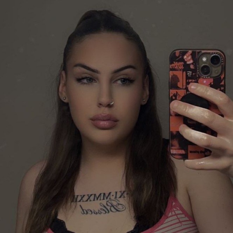 Julia 💓 (@felizjulia) | Snapchat Stories, Spotlight & Lenses