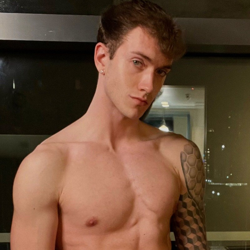 Finn August (@finn-august) | Snapchat Stories, Spotlight & Lenses