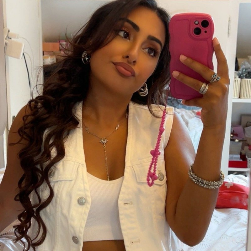 Fiza In Paris 🧿 (@fizani-da) | Snapchat Stories, Spotlight & Lenses